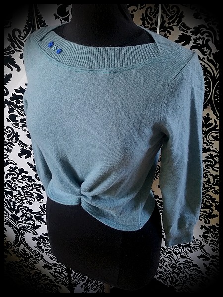 Pull court bleu clair